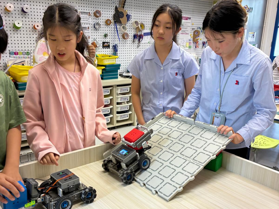 VEX IQ Challenge Competitions 2025-26 | IS News | Communications | English Schools Foundation